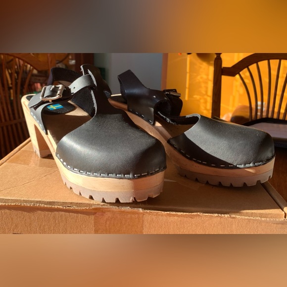Free People | Shoes | Mia Leather Clogs Free The People T Strap Black ...